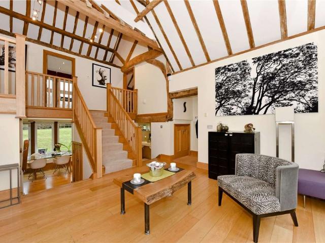 Detached home with stunning golf course views in a sought after Marlow setting