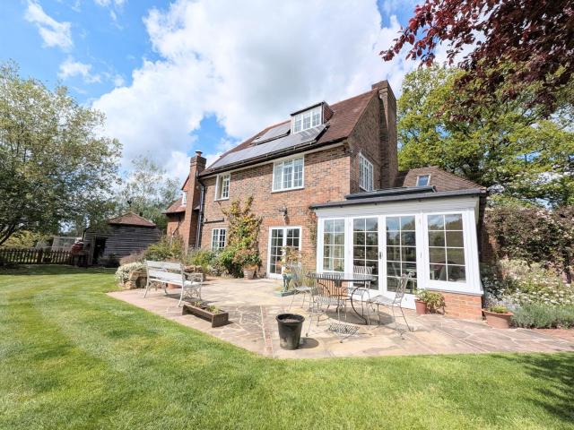 Detached House to let in Stane Street, Slinfold, RH13 RH13 0RE | Courtney Green