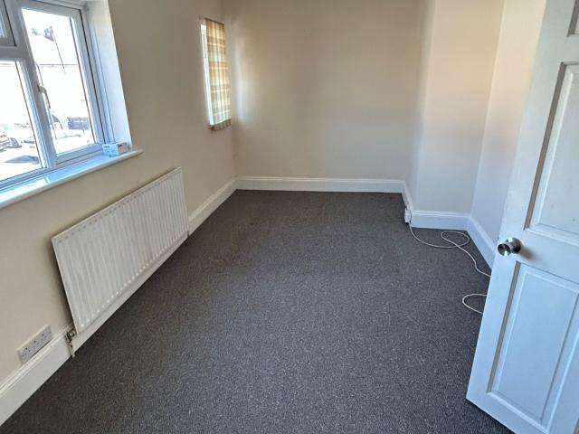 Detached house to rent Mead Avenue, Langley Slough SL3