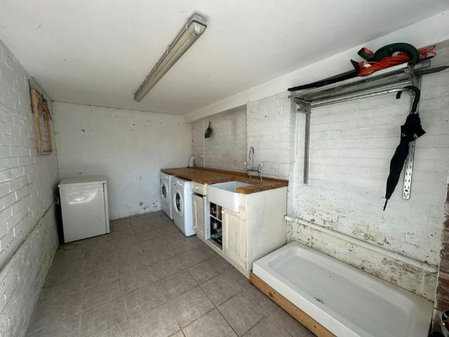 Detached house to rent on
