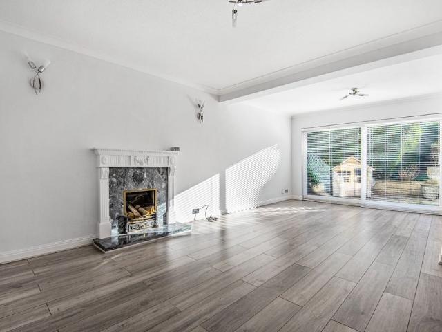 Detached House to rent Graham Close, Shirley, CR0
