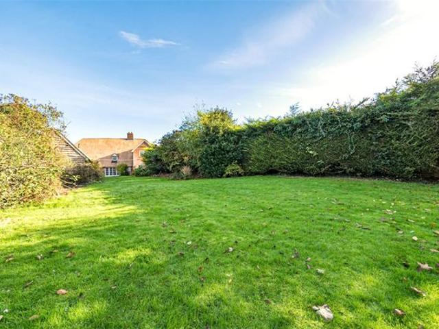 Detached house to rent in Thong Lane, Shorne, Gravesend, Kent DA12