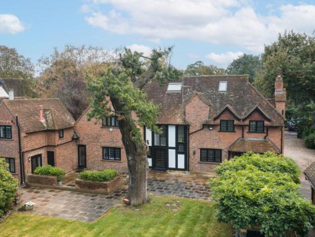 Detached House to rent with 5 bedrooms, Fife Road, East Sheen
