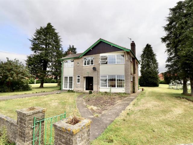 Detached house to rent