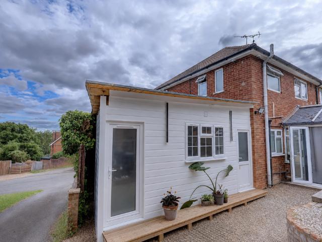 Detached house to rent