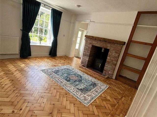 Detached house to rent