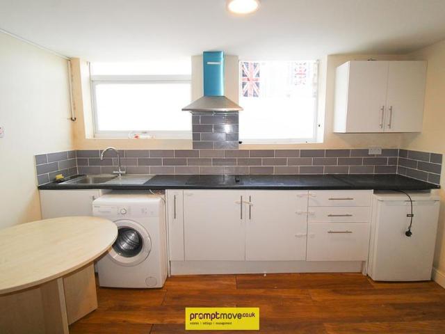 Detached house to rent