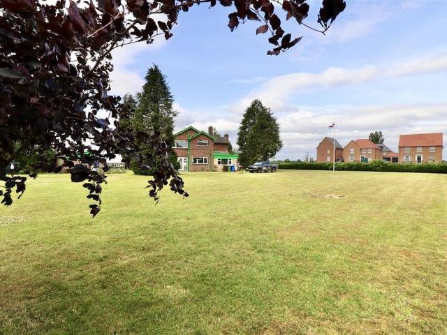 Detached house to rent
