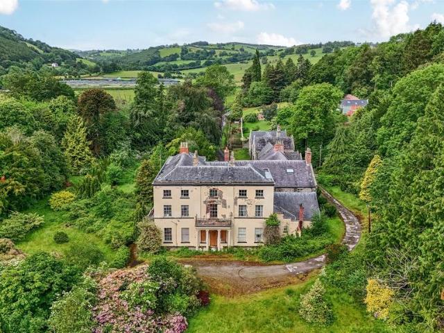 Detached house for sale