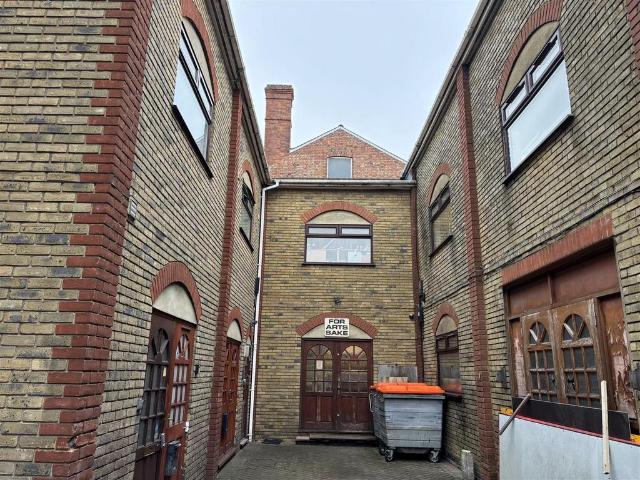 Detached house for sale