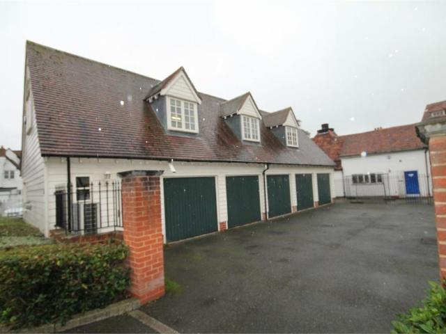 Detached house for sale