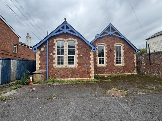 Detached house for sale