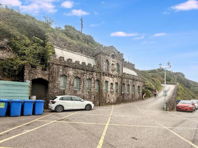 Detached house for sale
