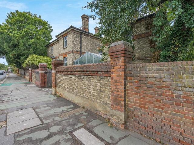 Detached house for sale