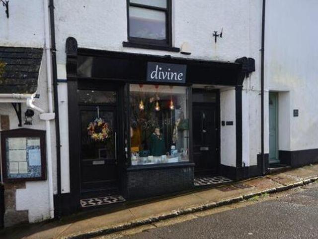 Detached House For Sale In 8 The Square