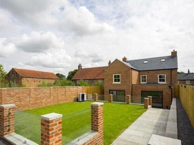 Detached House For Sale In Holtby, York
