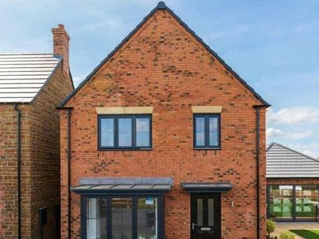 Detached House For Sale In Northampton