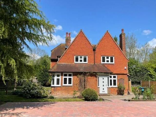 Detached House For Rent In Ash