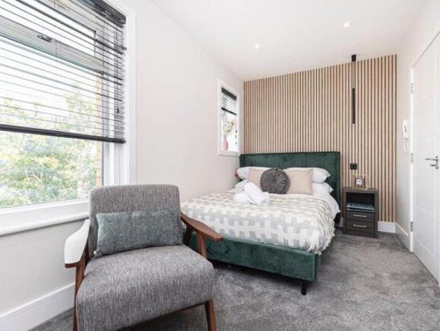 Detached house for rent in Cheltenham Road, Poole, BH12