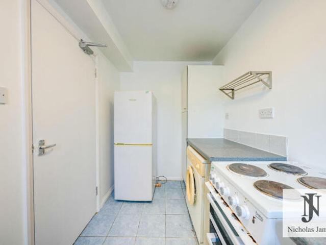Detached house for rent in Cherry Blossom Close, Palmer Green, London N13