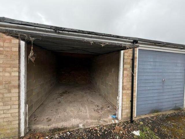Detached house for rent in Chilgrove Close, Worthing, BN12