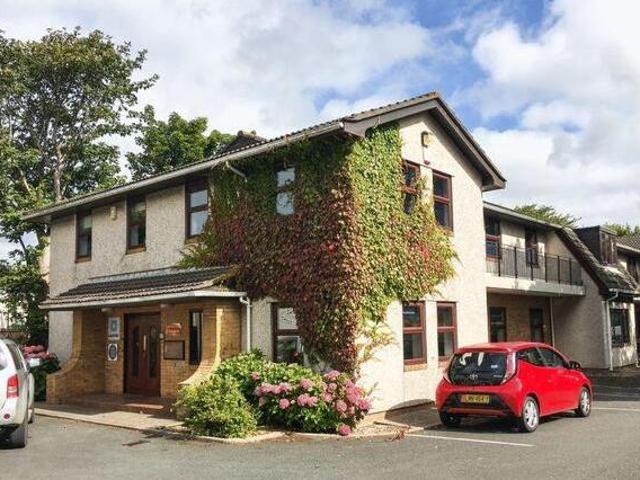Detached House For Rent In Douglas Road