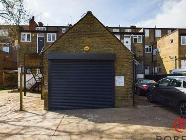 Detached House For Rent In Eastcote