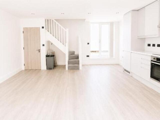 Detached house for rent in Elm Bank, Nottingham, NG3 5AJ, NG3