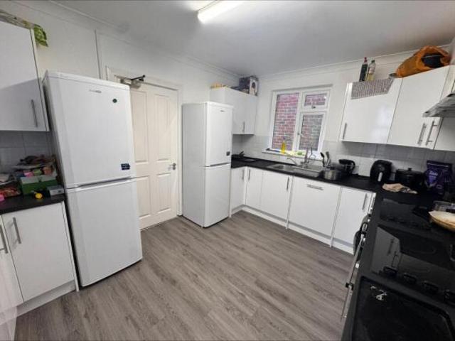 Detached house for rent in Forster Road, Southampton, Hampshire, SO14
