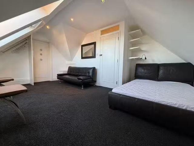 Detached house for rent in person Road, Brighton, BN1