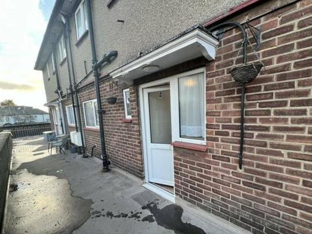 Detached house for rent in Queensgate Longwood Gardens IG5
