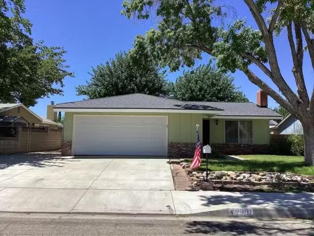 Detached Lancaster, CA 42901 23rd St W