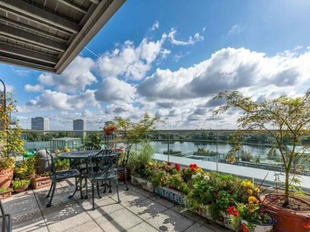 Devan Grove, London, 3 Bedroom Apartment