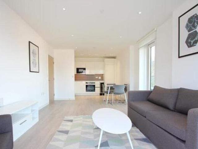 Devan Grove, London, 2 Bedroom Flat
