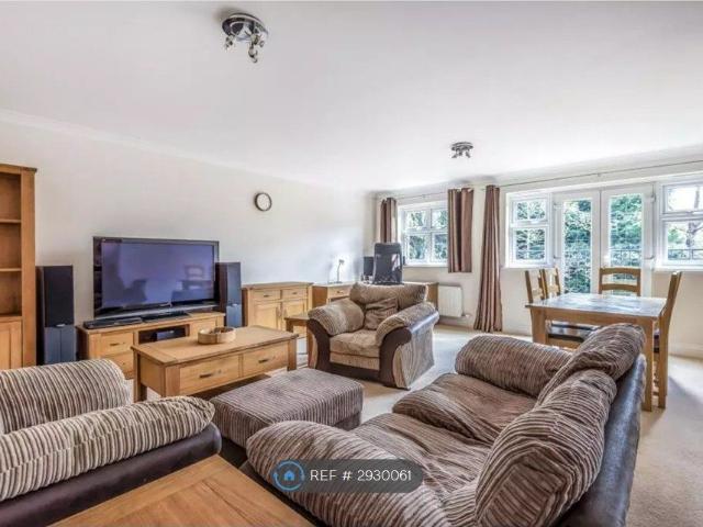 Devenish Road, Sunningdale SL5, 2 bed flat to rent, £2,100 pcm | PrimeLocation