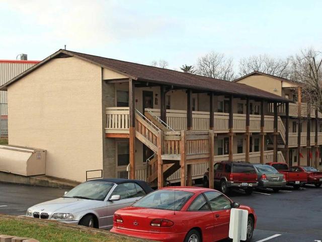 Devex Apartments 1 Bedroom Apartment for Rent at 9912 Taylorsville Rd, Louisville, KY 40299