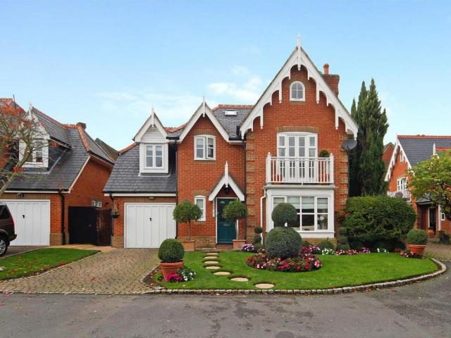 Devey Close, Kingston Upon Thames KT2 4 bed detached house to rent £4,500 pcm £1,038 pw