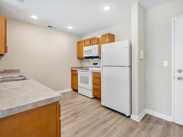 Deville Manor 1 Bedroom Apartment for Rent at 110 5th St, Oswego, IL 60543