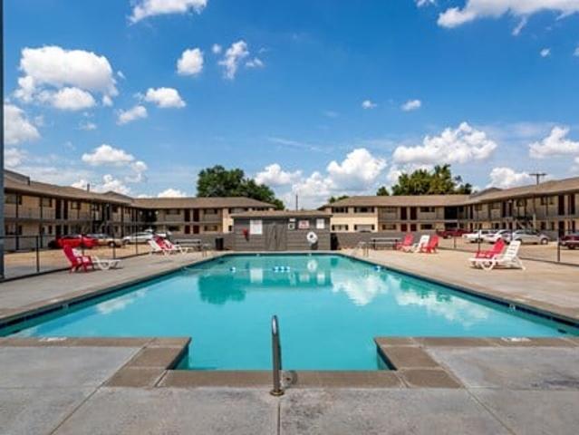 DeVille Apartments 2 Bedrooms, 1.5 Bathrooms