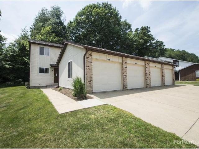 DeVille Grandeur 2 Bedroom Apartment for Rent at 2100 Tennyson Ave NE, Massillon, OH 44646