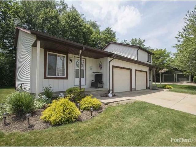 DeVille Grandeur 2 Bedroom Apartment for Rent at 2100 Tennyson Ave NE, Massillon, OH 44646