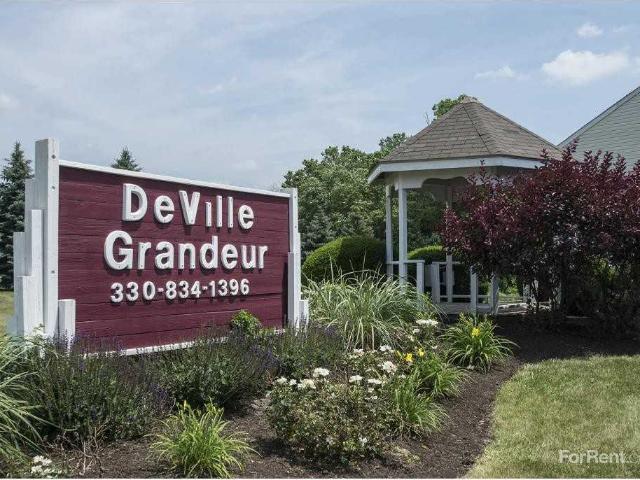 DeVille Grandeur 2 Bedroom Apartment for Rent at 2100 Tennyson Ave NE, Massillon, OH 44646