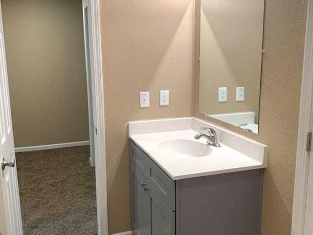 Devling Place Apartments 2 Bedroom Apartment for Rent at 3622 Ne Chouteau Trfy, Kansas City, MO 64120 East Bottoms