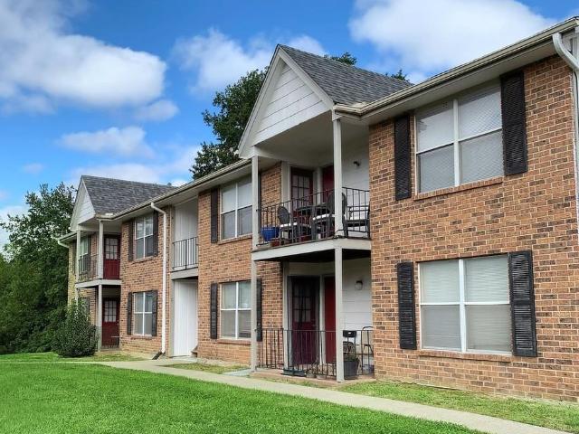 Devling Place Apartments 2 Bedroom Apartment for Rent at 3622 Ne Chouteau Trfy, Kansas City, MO 64120 East Bottoms