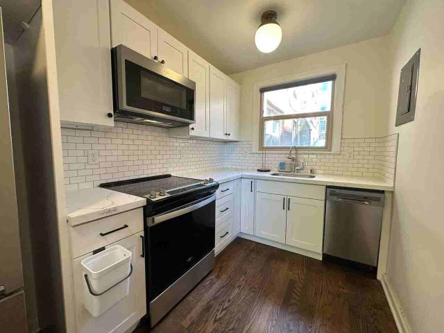Devoe Apartments Studio Apartment for Rent at 5234 University Way Ne, Seattle, WA 98105 University District