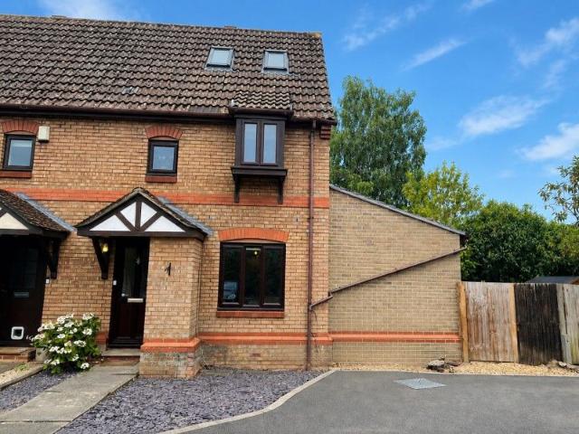 Devoil Close, Guildford GU4, 2 bed property to rent, £1,800 pcm | PrimeLocation