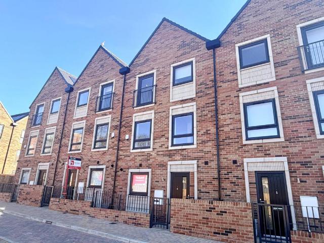 Devon Street, Sunderland, SR2 4 bed terraced house to rent £1,440 pcm £332 pw