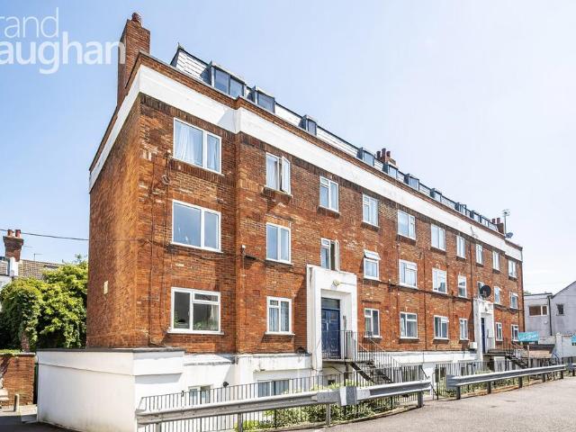 Devonian Court, Brighton BN2 2 bed flat to rent £1,550 pcm £358 pw