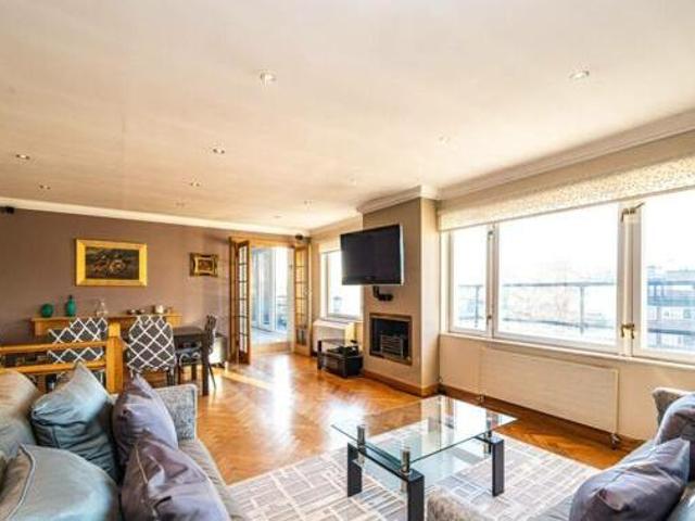Devonport, Hyde Park Estate, 3 Bedroom Penthouse