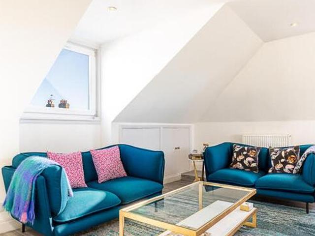 Devonport Road, London, 2 Bedroom Flat
